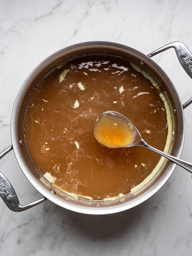 Slow Cooker Bone Broth - Sandra Valvassori