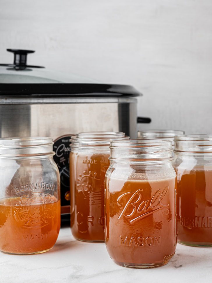 Slow Cooker Bone Broth - Sandra Valvassori